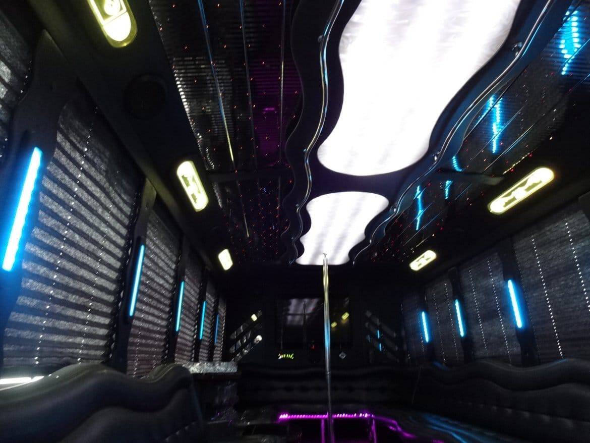 Lounge XL | Party Bus Lounge